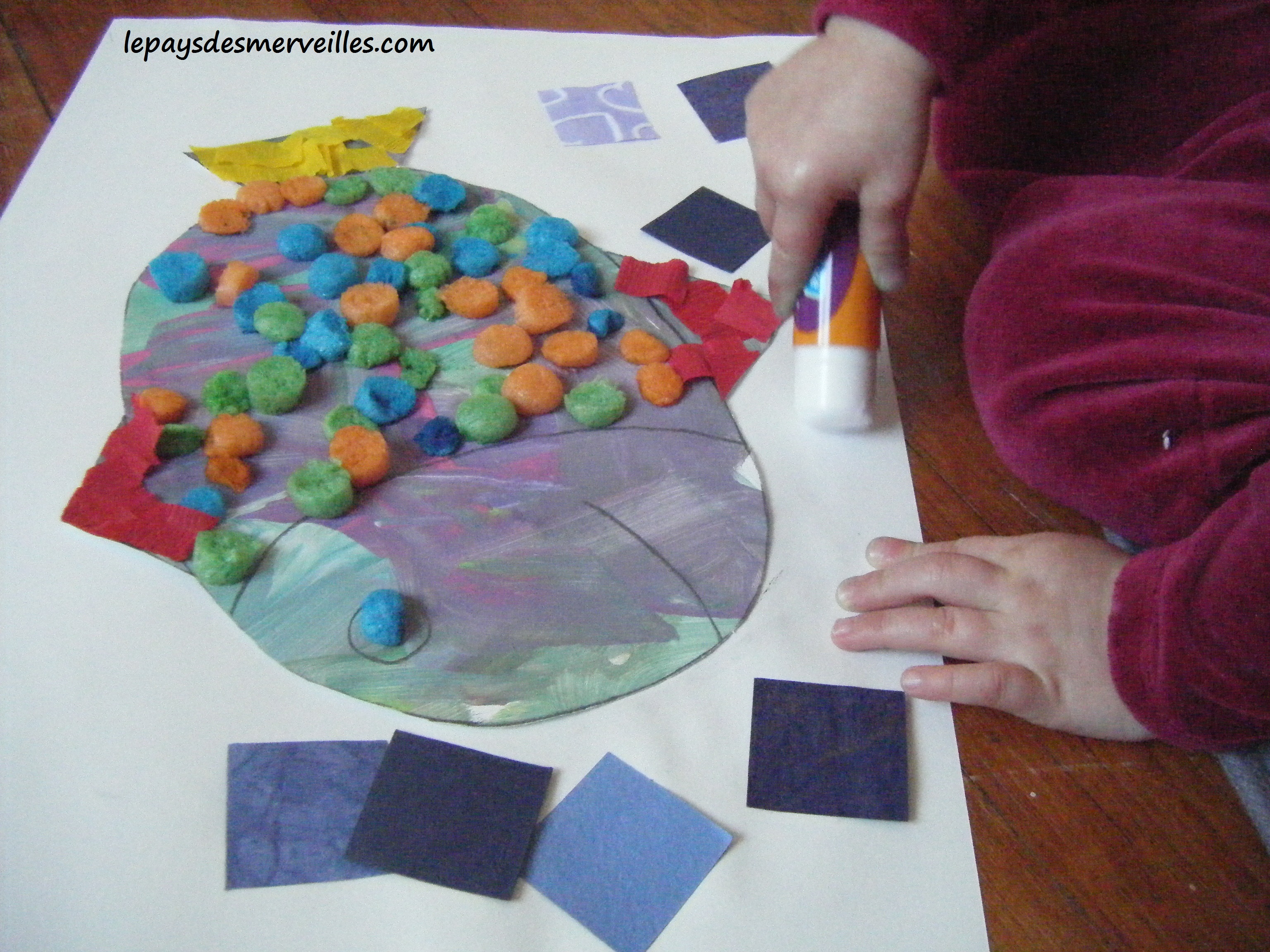 Poisson d'avril - Peinture, collage & playmais - Le pays des merveilles