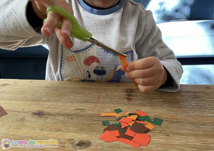 Initiale de son prénom décorée avec du papier découpé