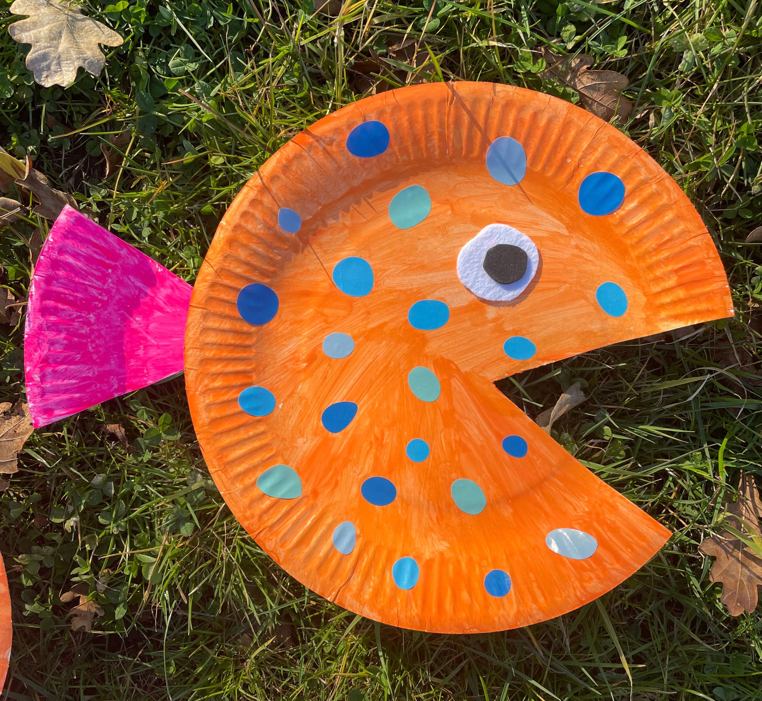 Poisson en assiette en carton : une activité facile pour les enfants