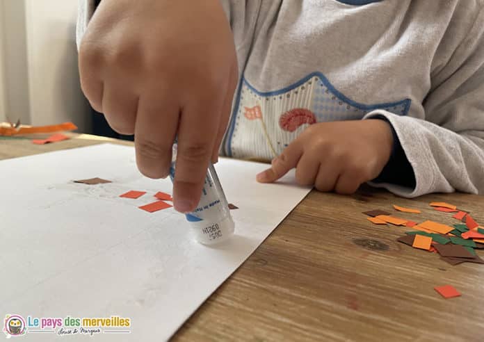 Initiale de son prénom décorée avec du papier découpé